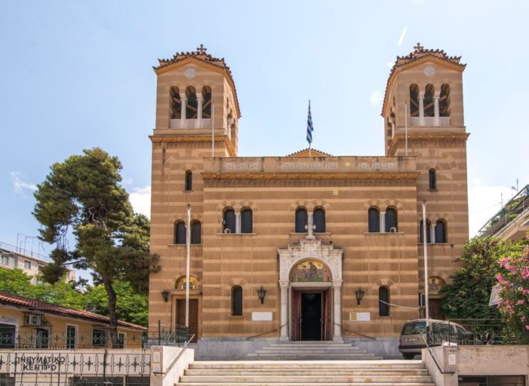 Άγιος Λουκάς Πατησίων: Αγιογραφημένος επάνω σε φύλλο χρυσού (Εικονική ...