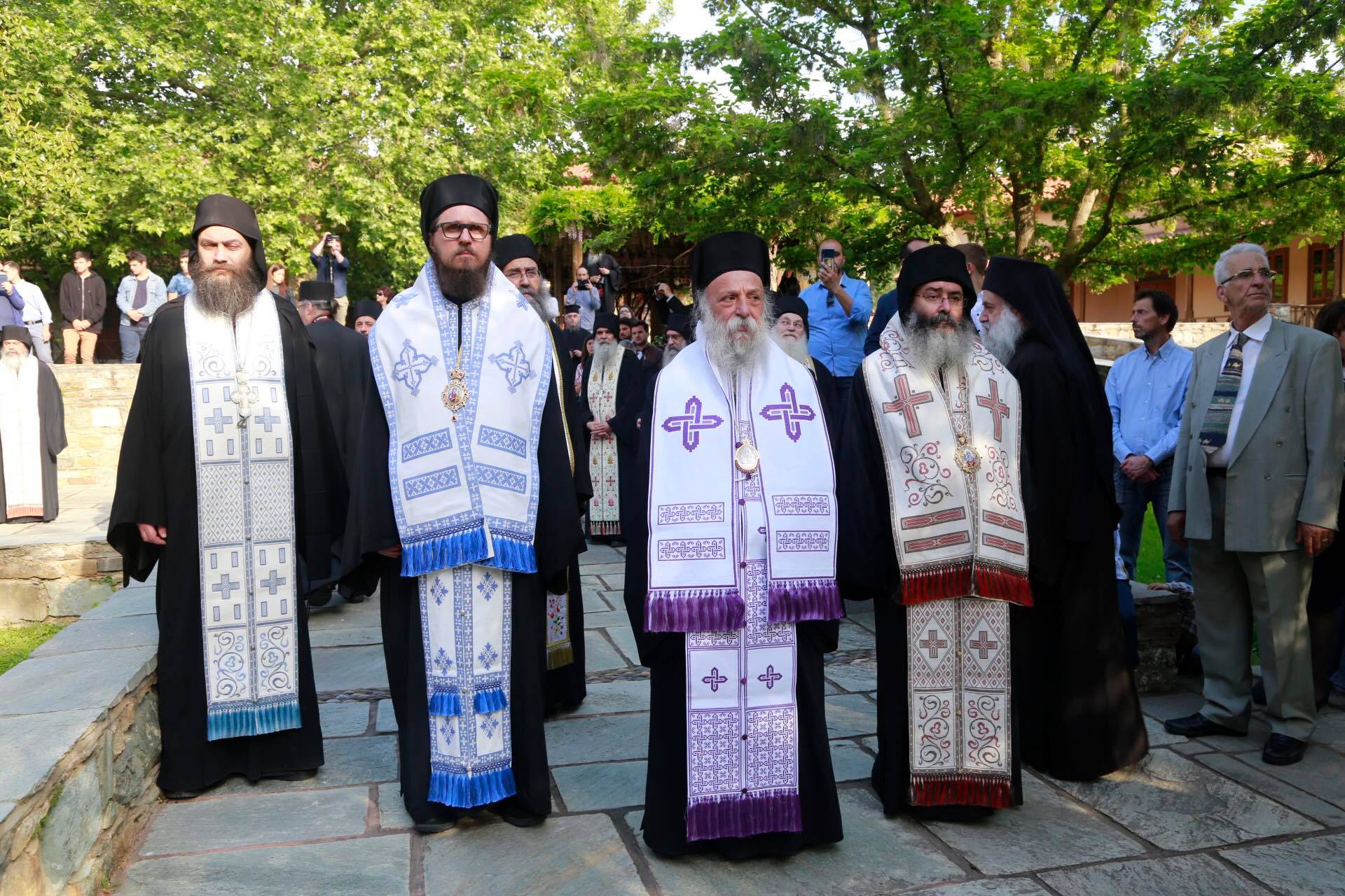 Στιγμιότυπα από την ταφή του Γέροντα Αιμιλιανού - Ορθοδοξία News Agency