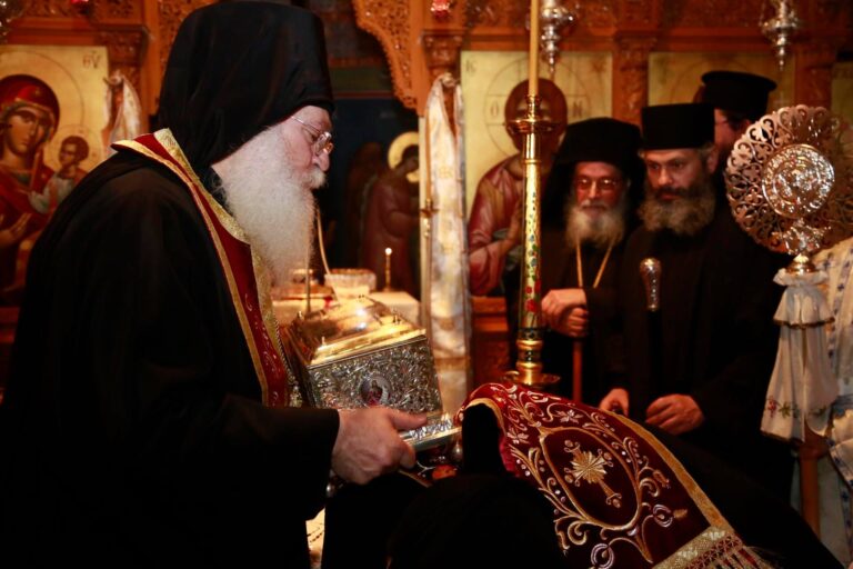 Η Δράμα προσκυνά την Αγία Ζώνη της Παναγίας μας - Δείτε συγκινητικές ...