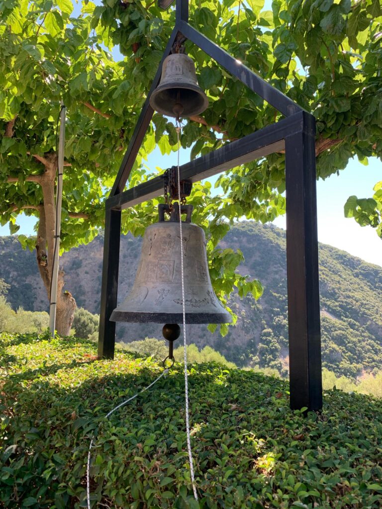 Τα μοναστήρια στο Τρίκορφο Φωκίδος - Ορθοδοξία News Agency