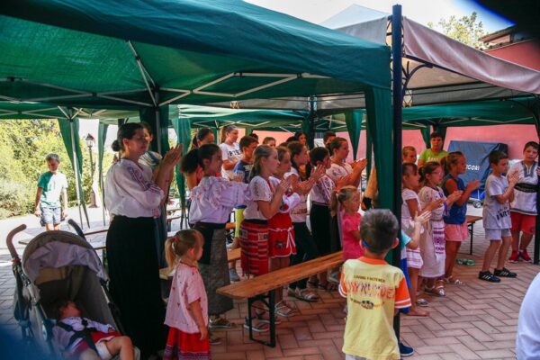 FOTO: Copiii românilor din regiunea Lazio învață despre sfinții pe care ...