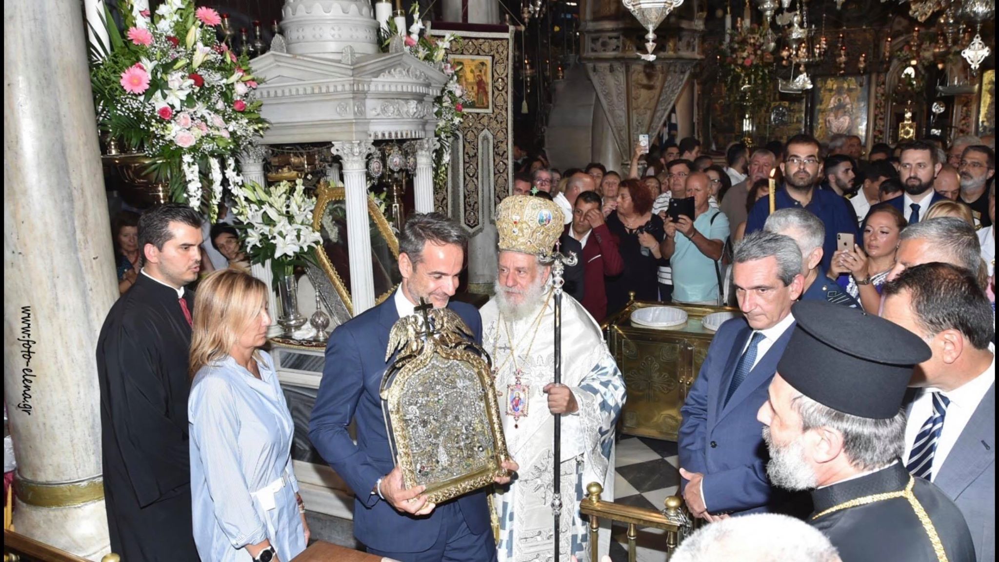 Η ΦΩΤΟΓΡΑΦΙΑ ΤΗΣ ΗΜΕΡΑΣ: "Πηγαίος Σεβασμός" - Ορθοδοξία News Agency