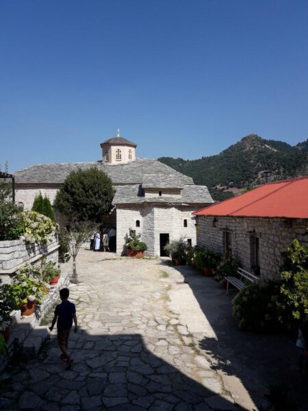 Κυριακή στην Παναγία Σπηλιά Καρδίτσας - Ορθοδοξία News Agency