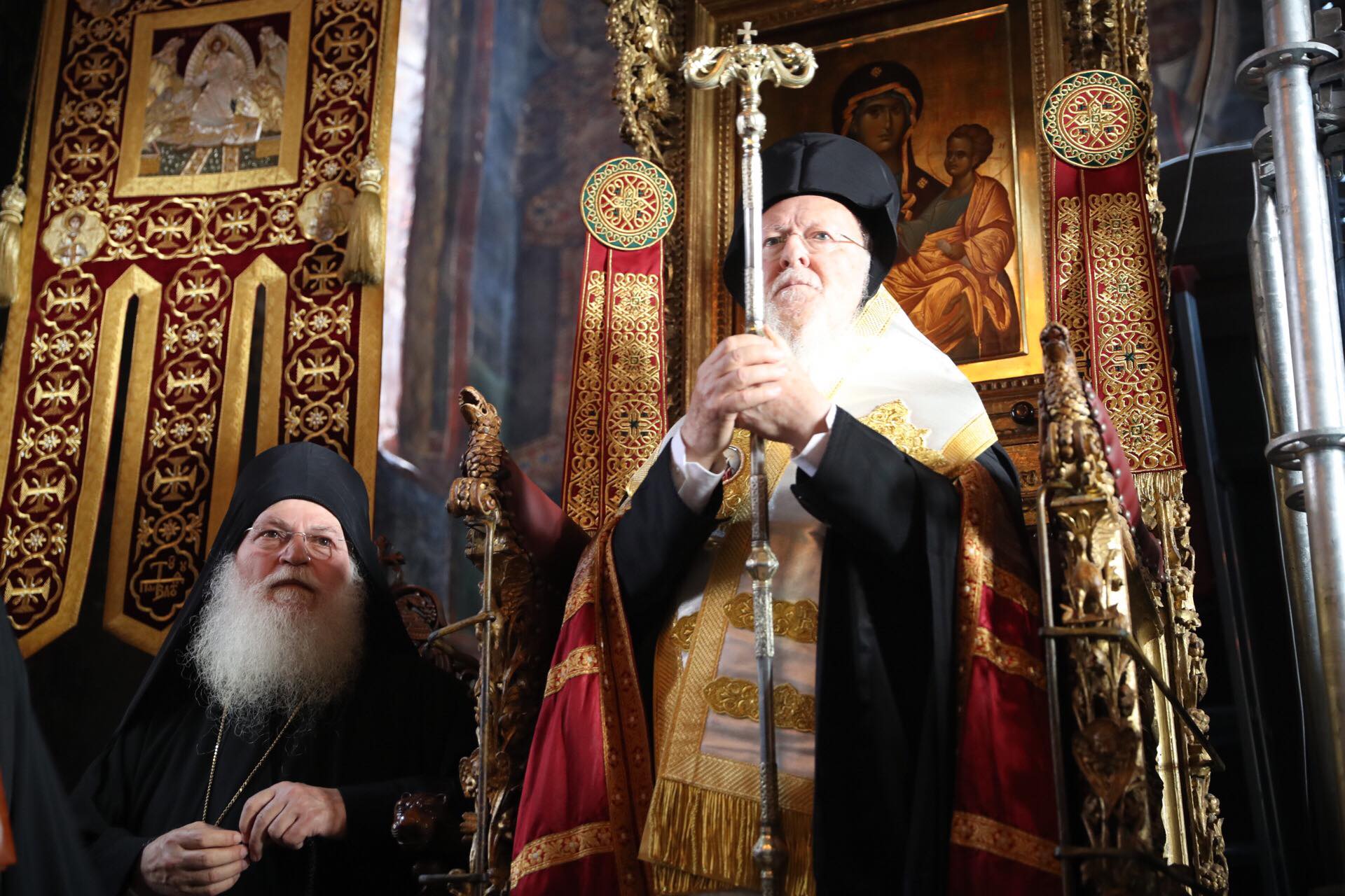 "Εδώ φιλοξενούνται θαυματουργές εικόνες της Παναγίας μας" - Βίντεο ...