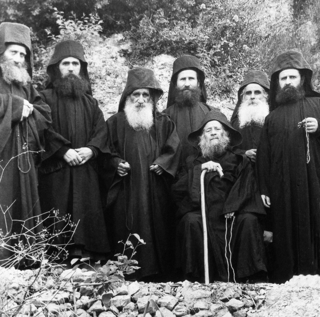 ΓΕΡΩΝ ΕΦΡΑΙΜ ΑΡΙΖΟΝΑΣ: Η οικογένεια του και ως νέος μοναχός - Ορθοδοξία ...