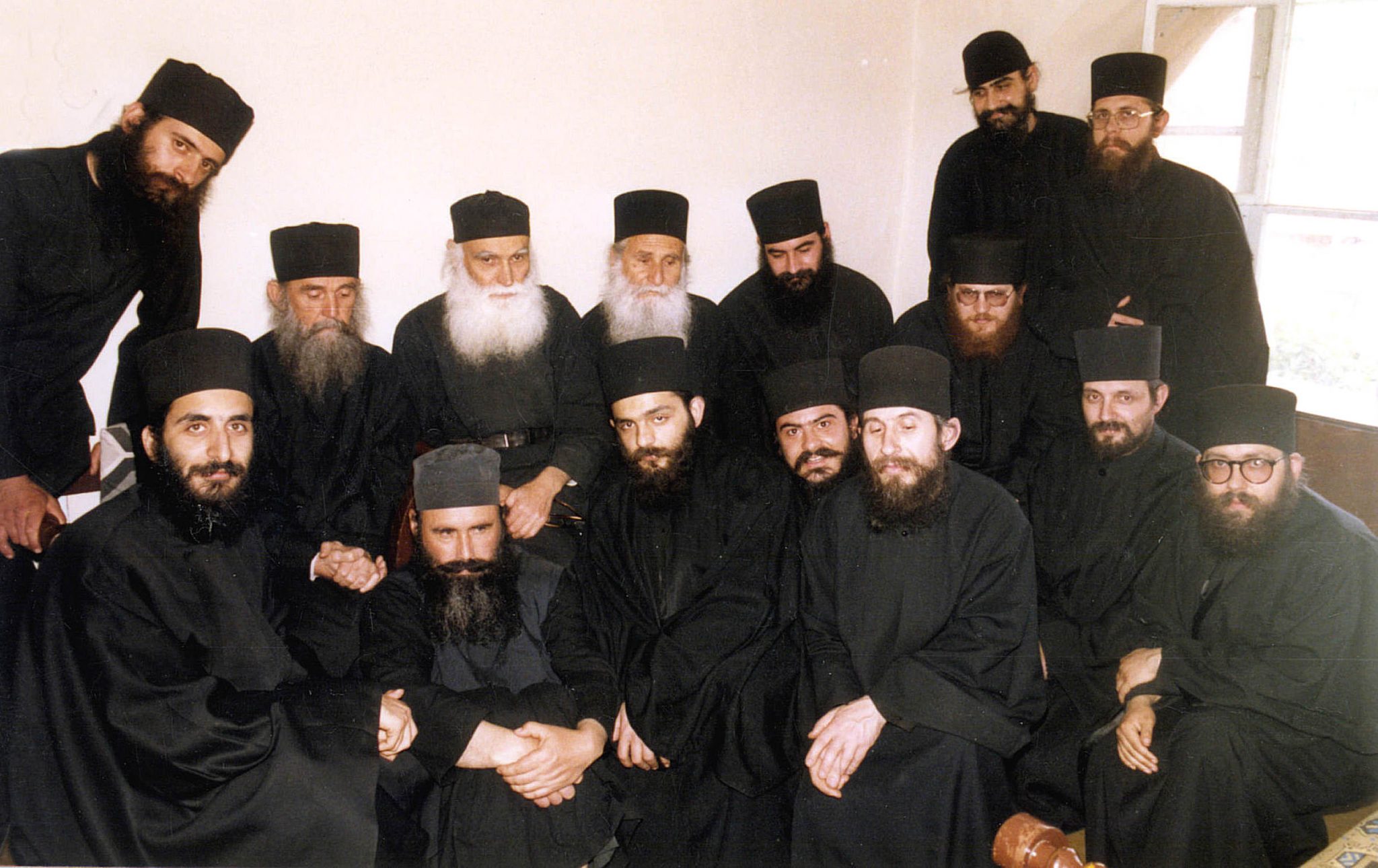 ΓΕΡΩΝ ΕΦΡΑΙΜ ΑΡΙΖΟΝΑΣ: Η οικογένεια του και ως νέος μοναχός - Ορθοδοξία ...