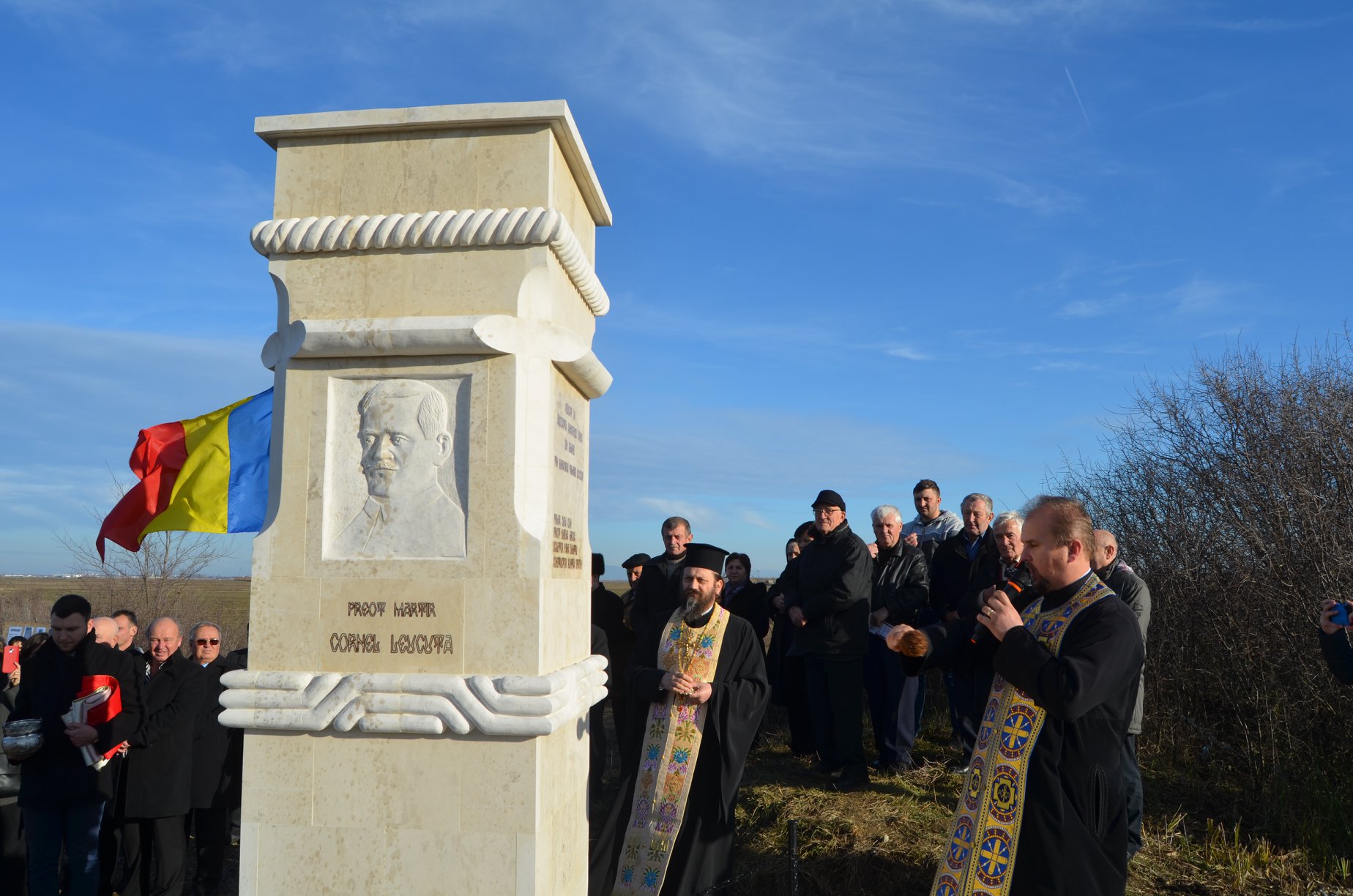 SFINȚIREA MONUMENTULUI PREOȚILOR MARTIRI CORNEL POPESCU ȘI CORNEL ...