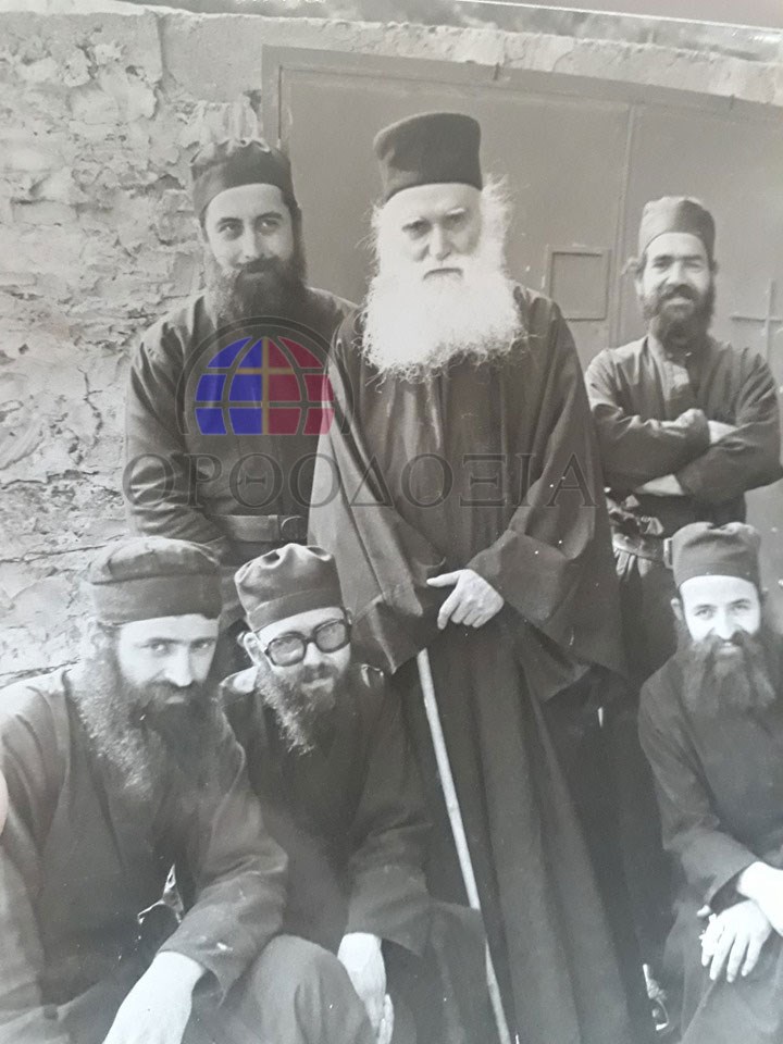 ΑΠΟΚΛΕΙΣΤΙΚΟ: Η φωτογραφία του οσίου Εφραίμ που αναβλύζει μύρο ...