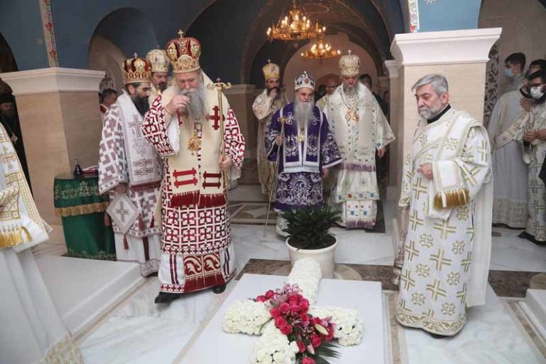Ο Πρόεδρος της Σερβίας στον τάφο του Πατριάρχη Ειρηναίου - Ορθοδοξία ...