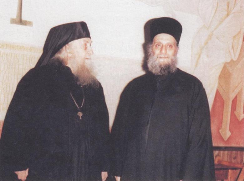 Ο Γέροντας Αιμιλιανός μιλώντας σε προσκυνητές - Ορθοδοξία News Agency