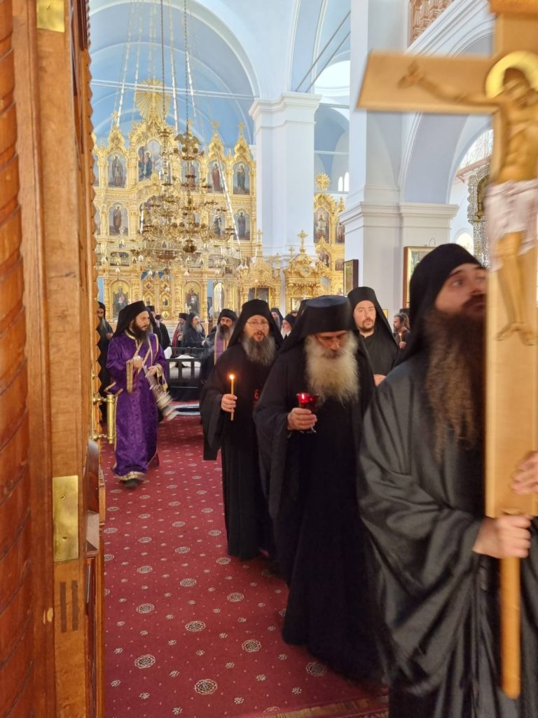 Η Εξόδιος του Γέροντος Ιωακείμ και ο συγκινητικός αποχαιρετισμός ...