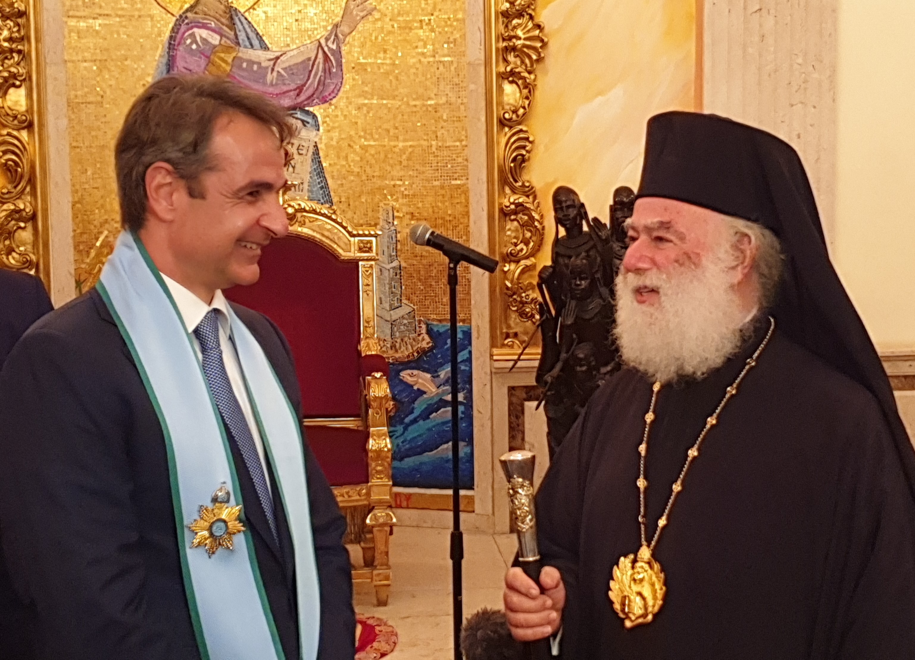 Ο Μεγαλόσταυρος του Αποστόλου Μάρκου στον Πρωθυπουργό - Ορθοδοξία News ...