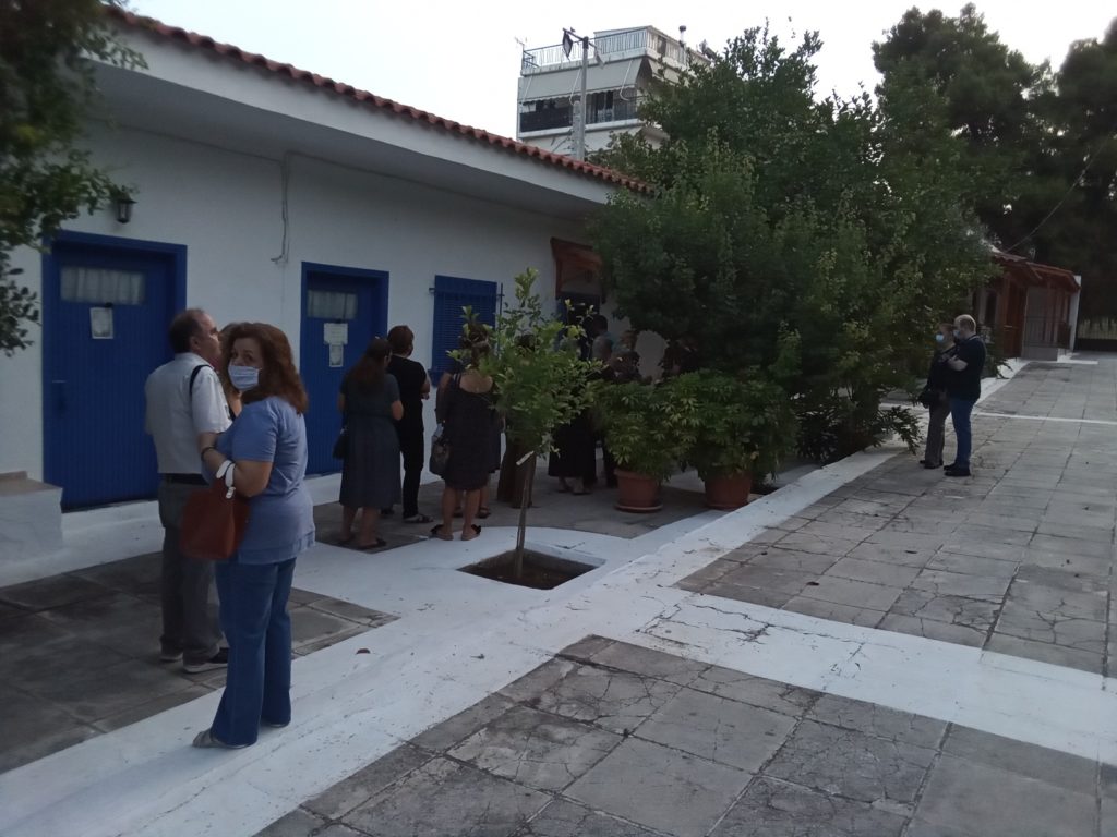 Ουρά ο κόσμος στο κελί του π. Ευμενίου Σαριδάκη - Ορθοδοξία News Agency