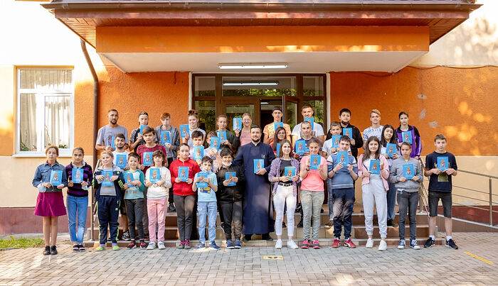 ROMANIAN CHURCH PUBLISHES SIGN LANGUAGE PRAYER BOOK - Ορθοδοξία News Agency