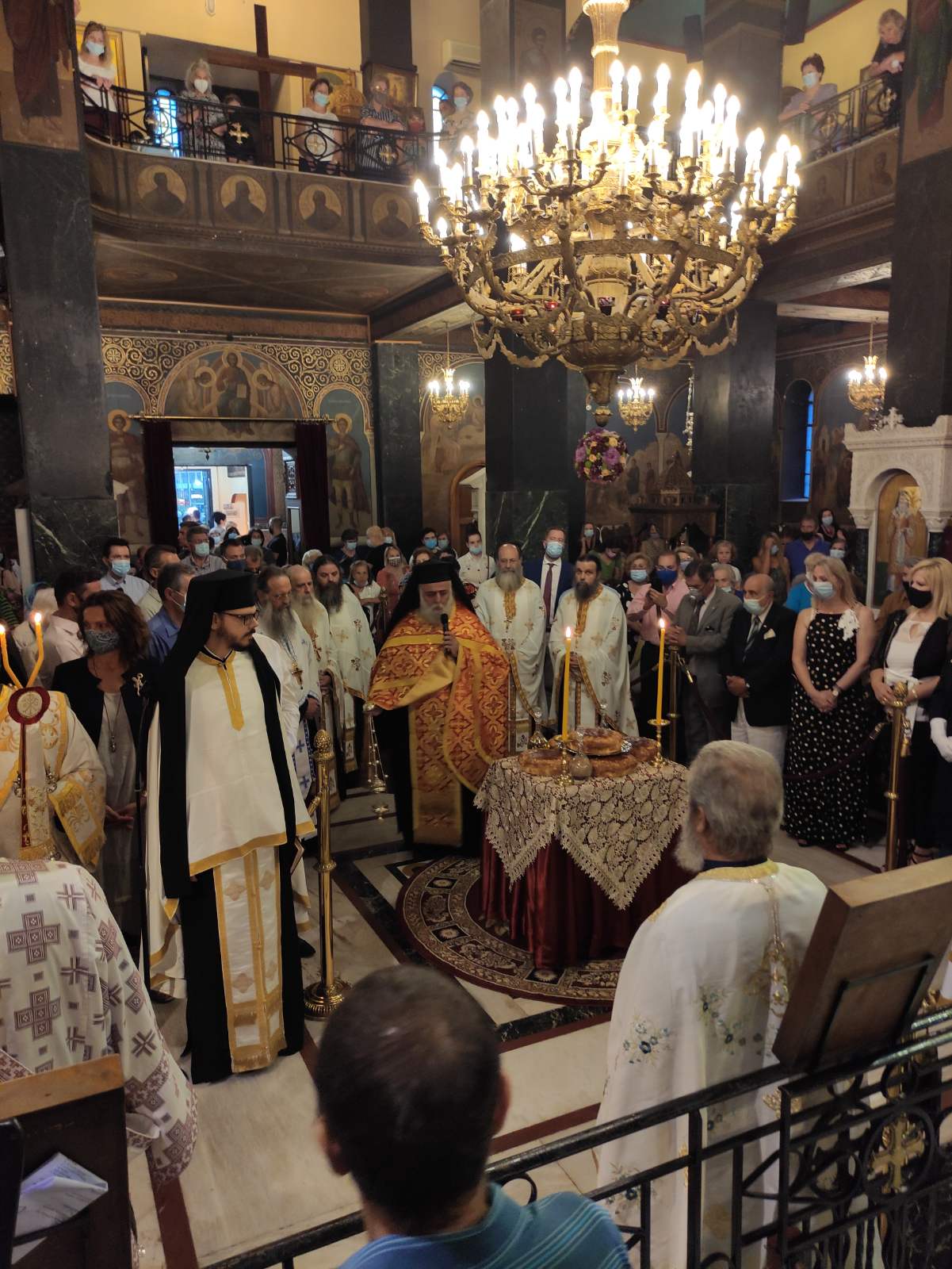 Χιλιάδες κόσμου στην κεντρική πλατεία της Αγίας Παρασκευής - Ορθοδοξία ...