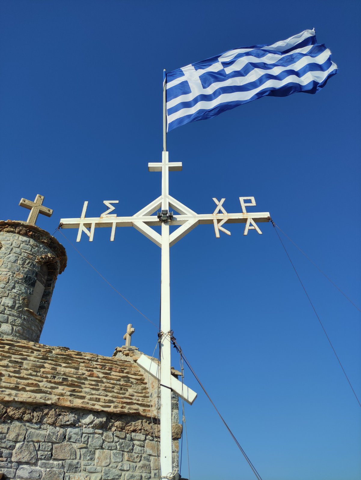 Στάζει ολόκληρη μύρο η εικόνα του Αγίου Παϊσίου στο Δαμνόνι Ρεθύμνης ...