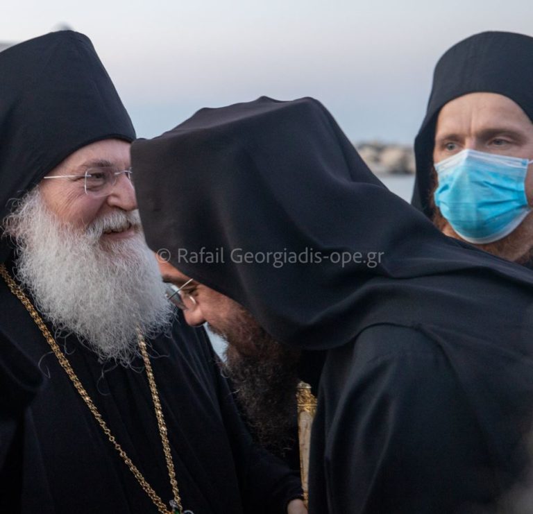 Συγκινητική επιστροφή του Γέροντα Εφραίμ στη Μονή της μετανοίας του ...