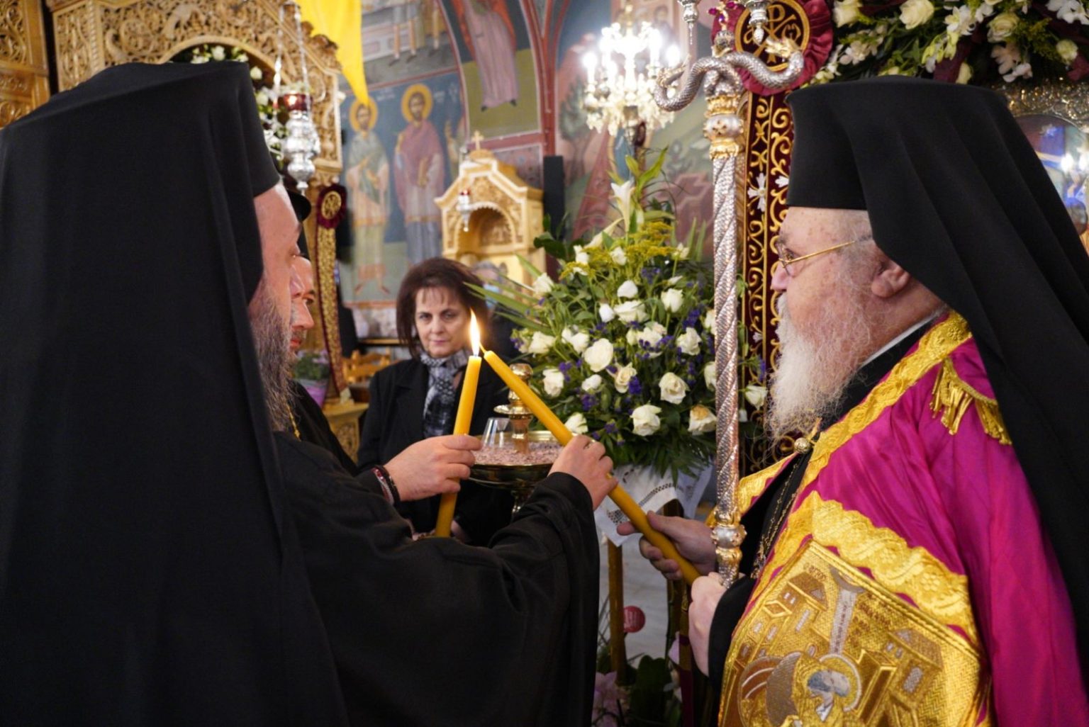 ΒΥΡΩΝΑΣ: Η Εικόνα της Παναγίας ξεχείλιζε μύρο στη λιτανεία - Ορθοδοξία ...