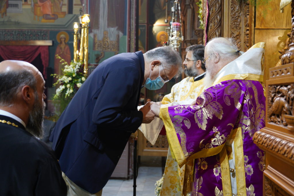 ΒΥΡΩΝΑΣ: Η Εικόνα της Παναγίας ξεχείλιζε μύρο στη λιτανεία - Ορθοδοξία ...