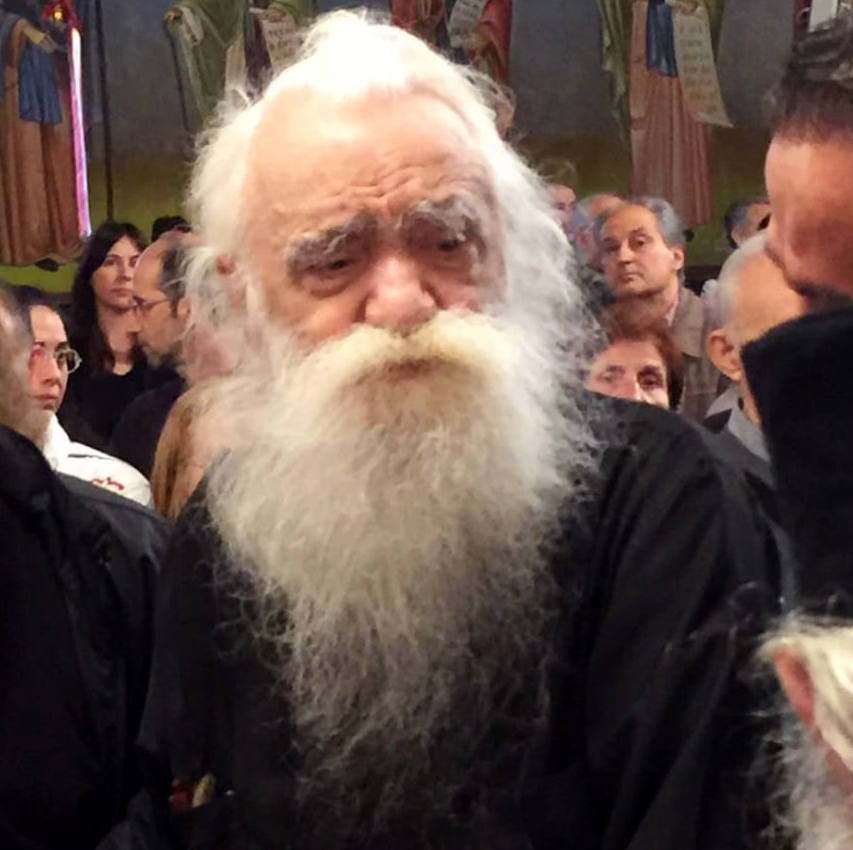π. Ανανίας Κουστένης: Η Παναγία κάθεται στην άκρη και μάς κάνει παρέα ...