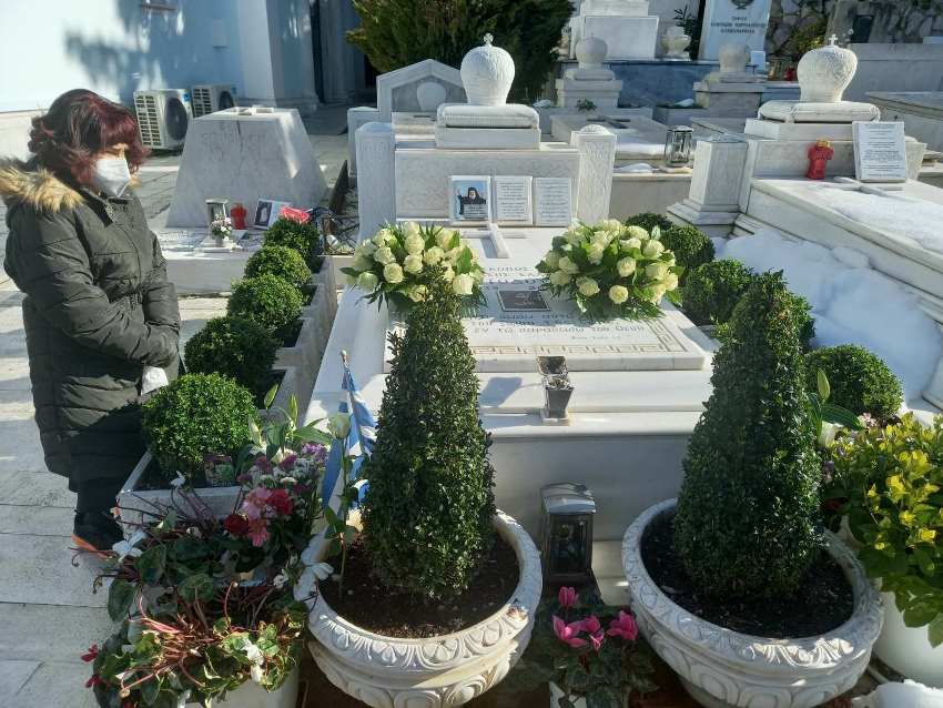 Τρισάγιο στον τάφο του μακαριστού Αρχιεπισκόπου Χριστοδούλου ...