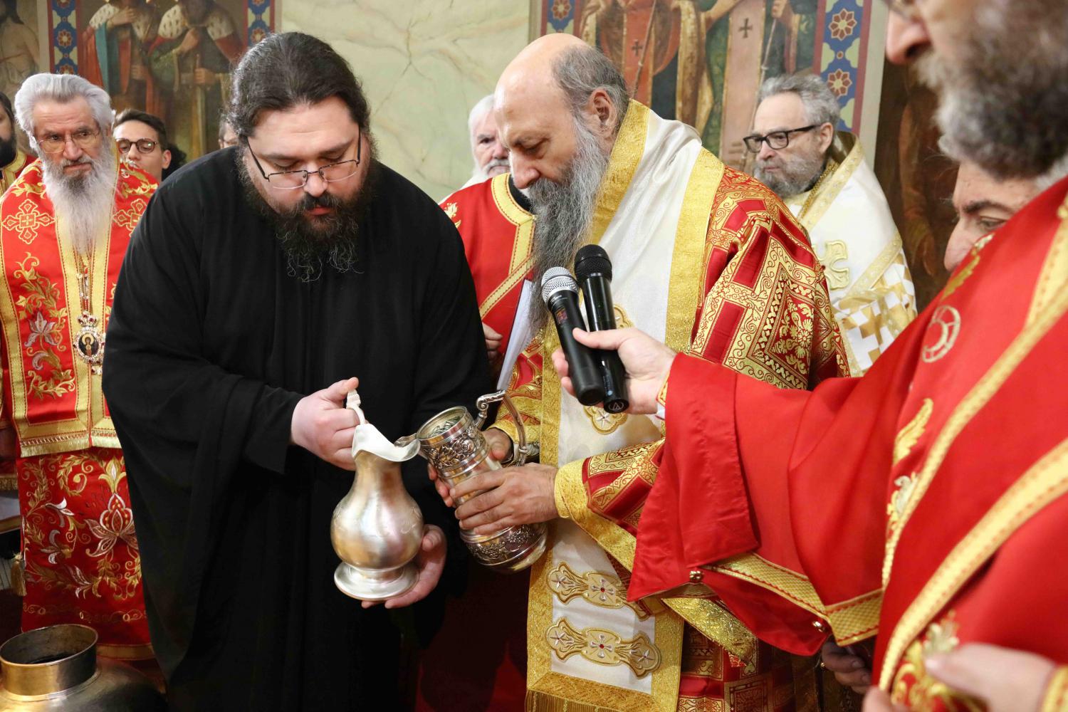 Ο καθαγιασμός του Αγίου Μύρου στο Πατριαρχείο Σερβίας - Ορθοδοξία News ...