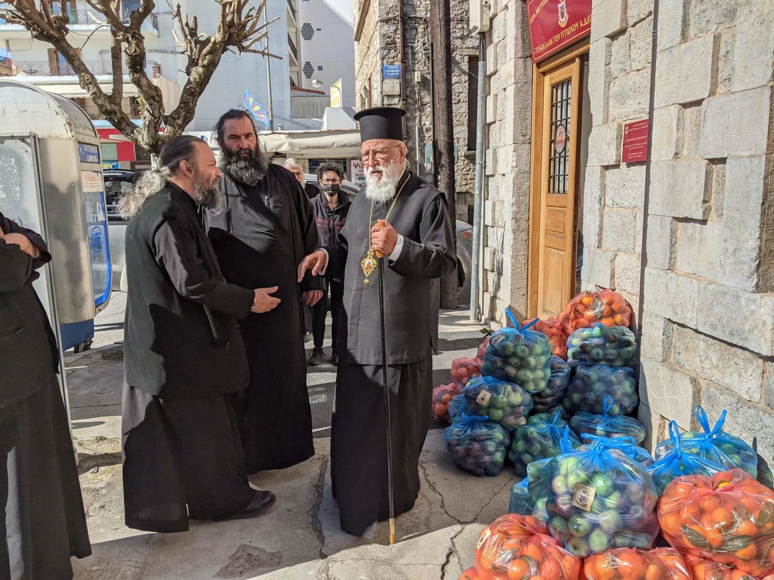 Δέματα αγάπης γέμισαν το «Καλάθι του πτωχού αδελφού» - Ορθοδοξία News ...