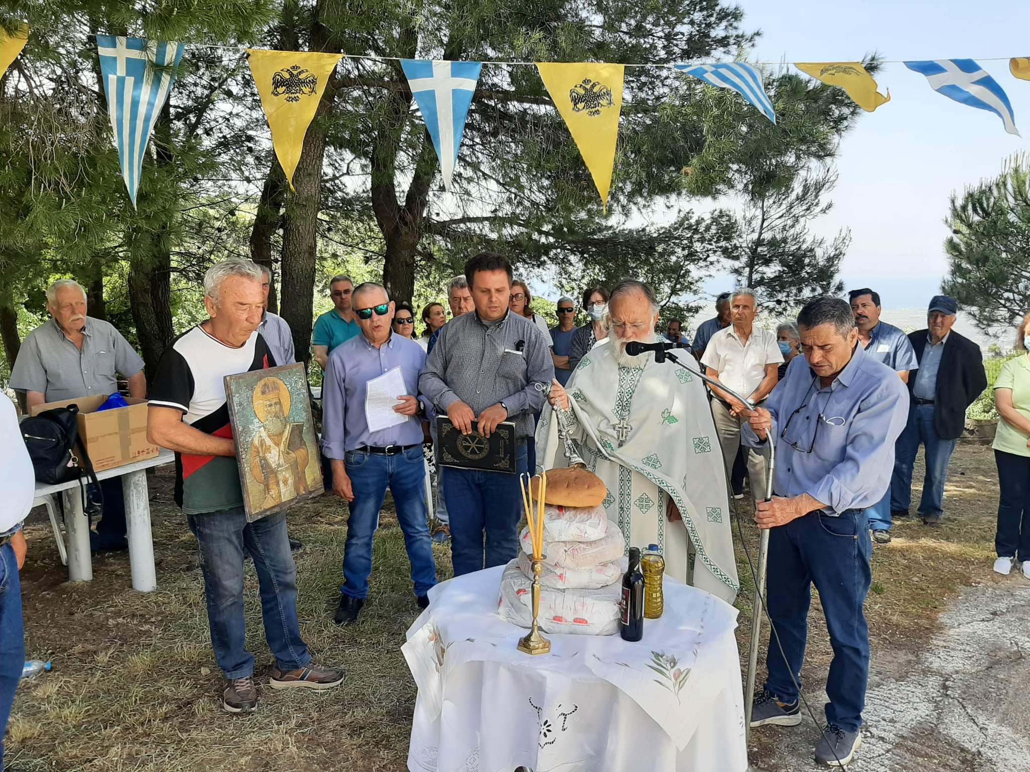 Λιτανεία της Εικόνας του Αγίου Αθανασίου στο Παρθένι Αλιβερίου ...