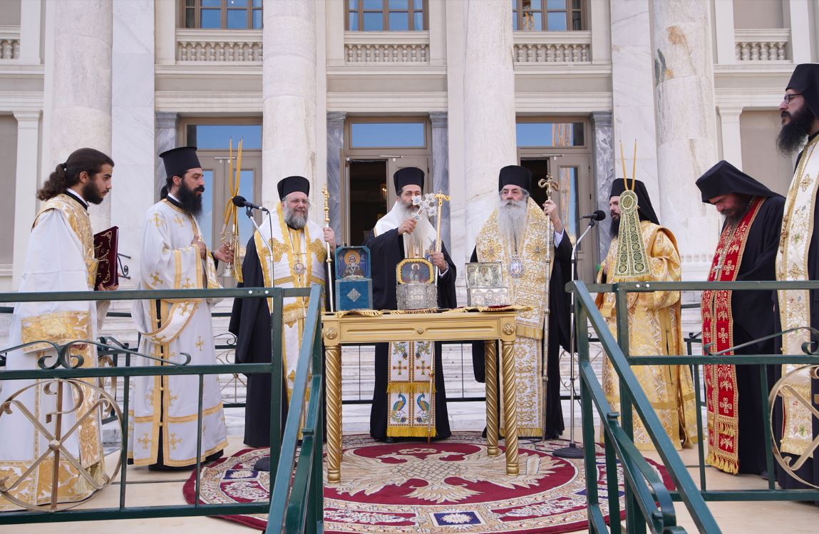Ιερά Λείψανα από την Ιερά Μονή Αγάθωνος στον Πειραιά - Ορθοδοξία News ...
