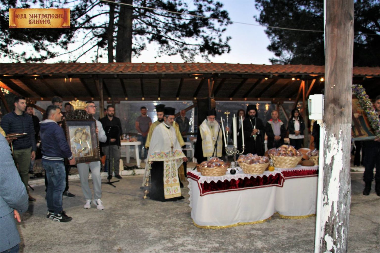 Ο Μητροπολίτης Ξάνθης στον πανηγυρίζοντα Ι.Ν. Αγ. Κωνσταντίνου και ...