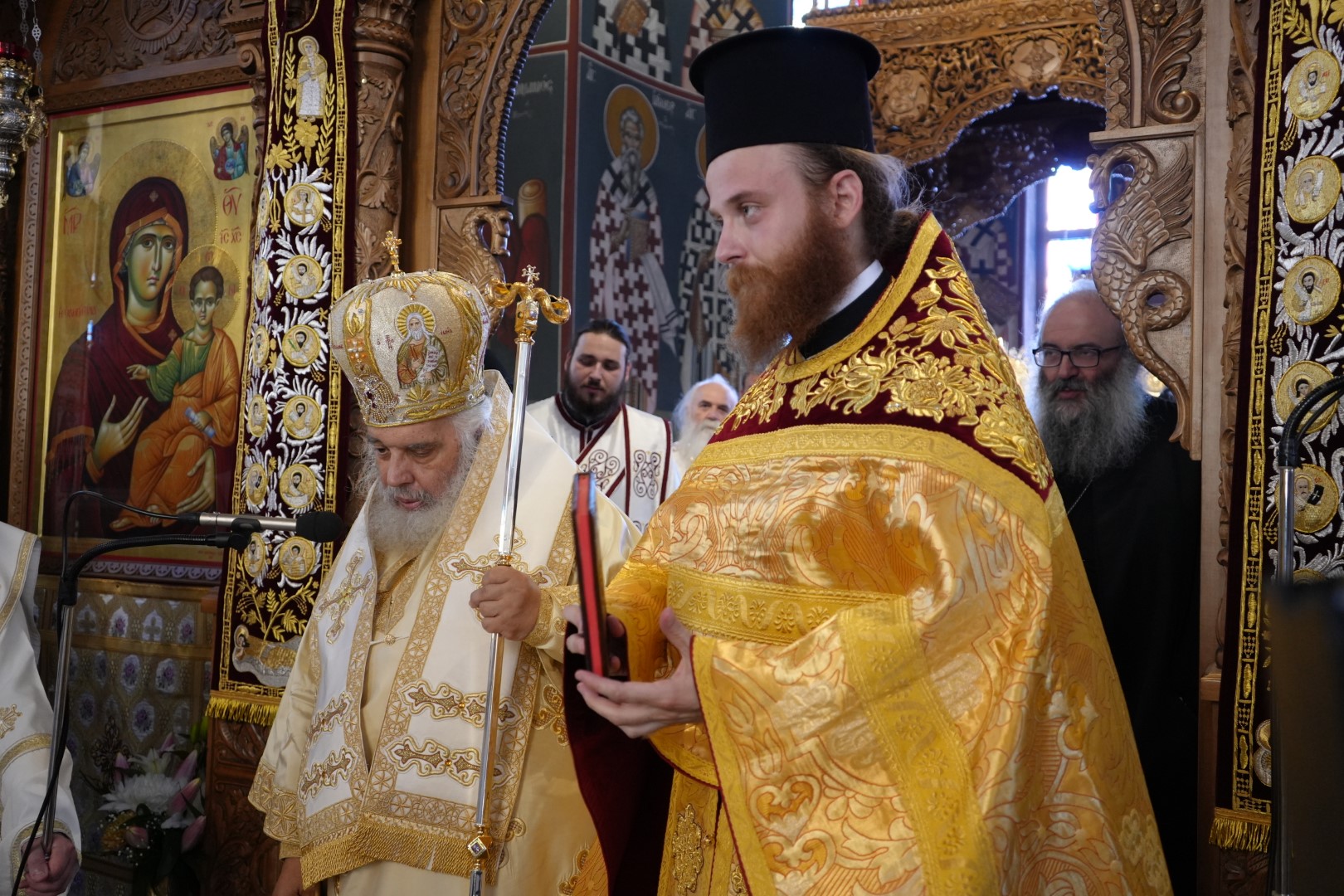 Η εις πρεσβύτερον χειροτονία του αρχιδιακόνου της Ιεράς Μητροπόλεως ...