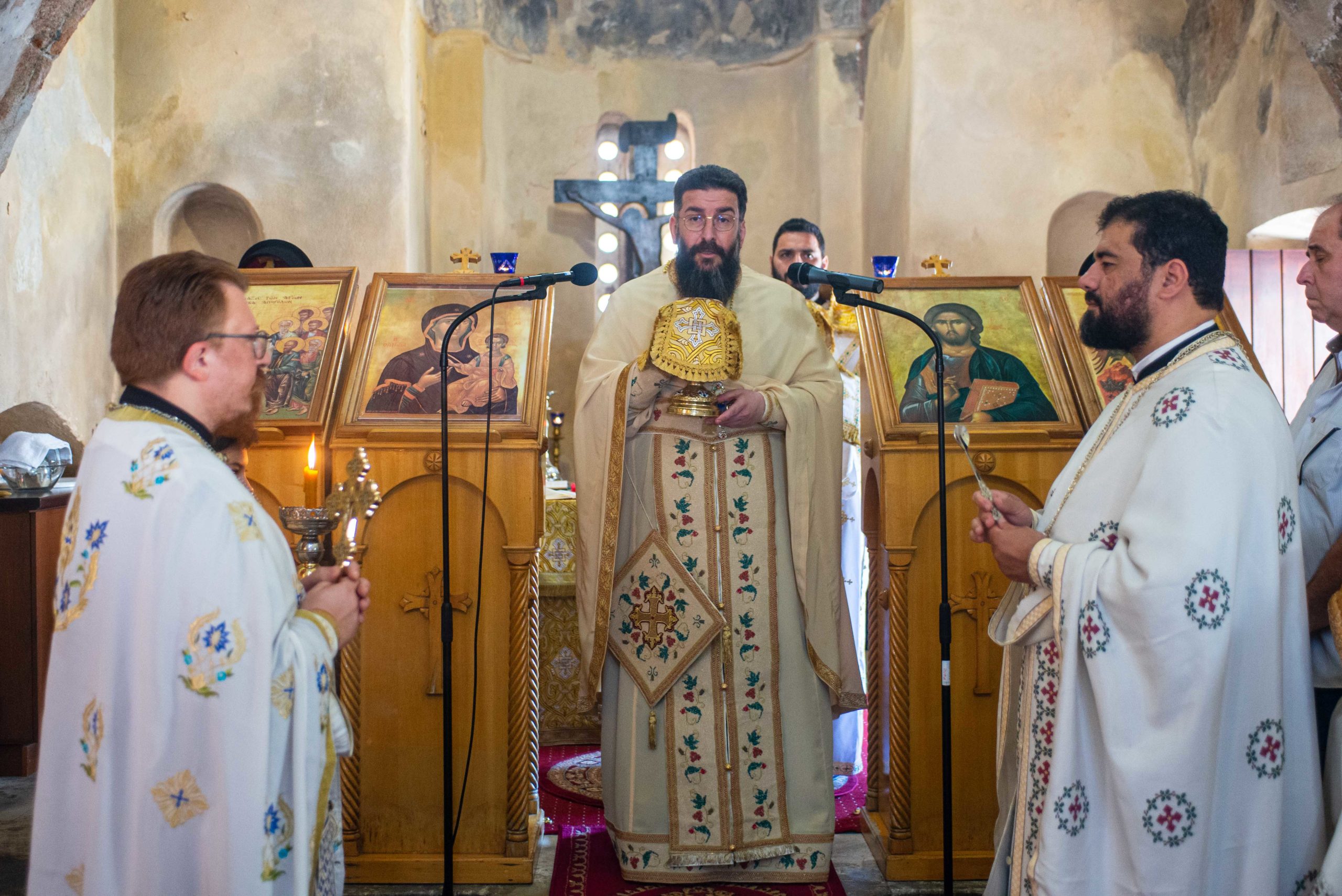 Πανηγύρισε ο ιστορικός Ιερός Ναός των Αγίων Αποστόλων Καλαμάτας ...
