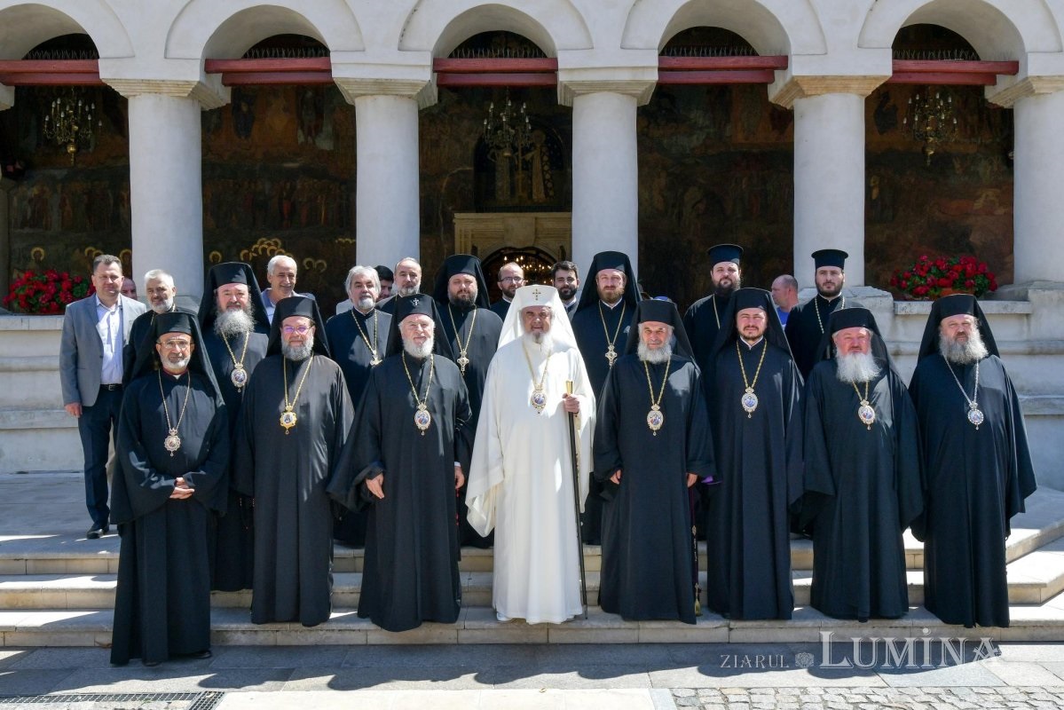 Προσευχόμενος πέρασε και φέτος τα γενέθλιά του ο Πατριάρχης Ρουμανίας ...