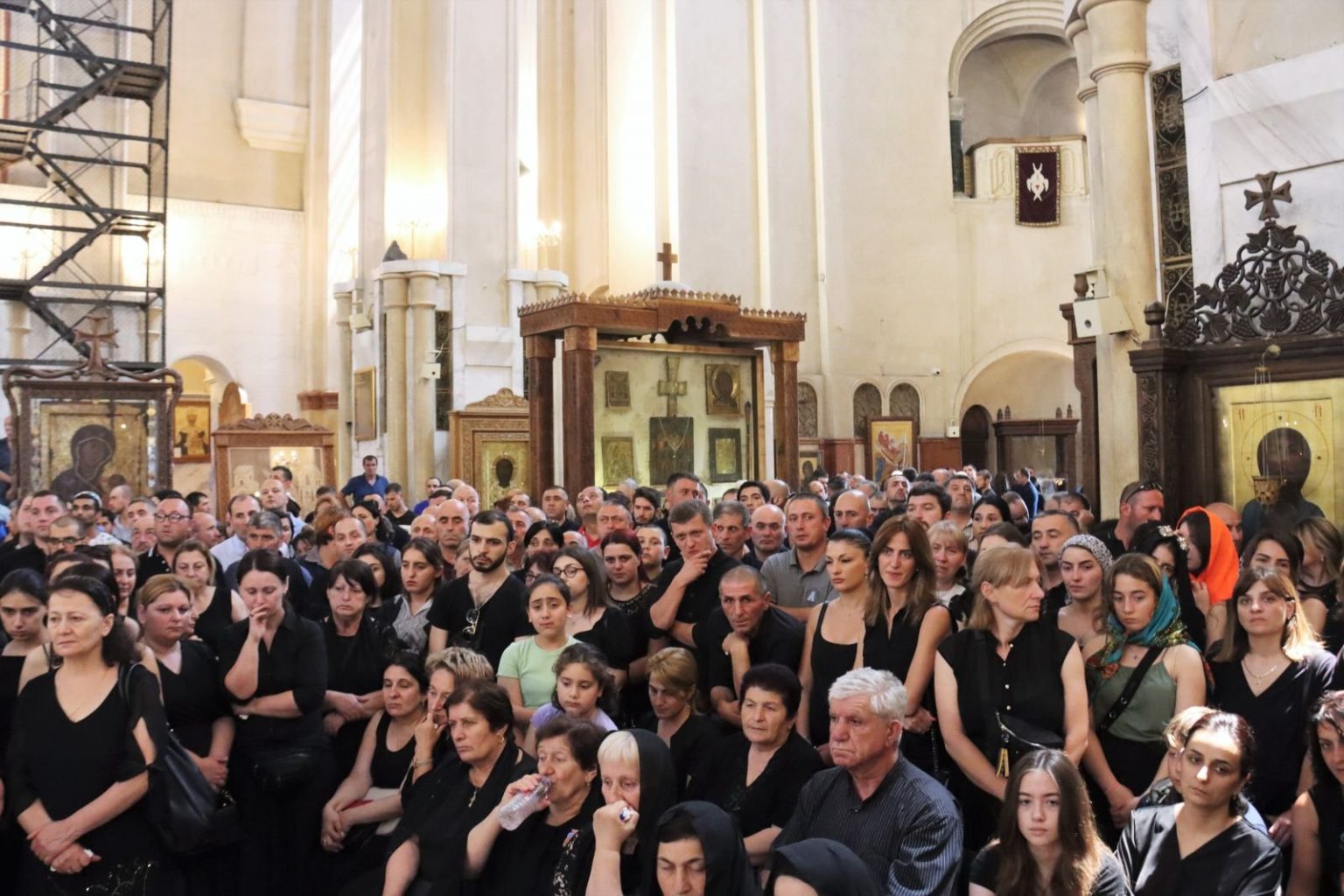 Η Πρόεδρος της Γεωργίας στον Πατριάρχη και στην εξόδιο των θυμάτων της ...