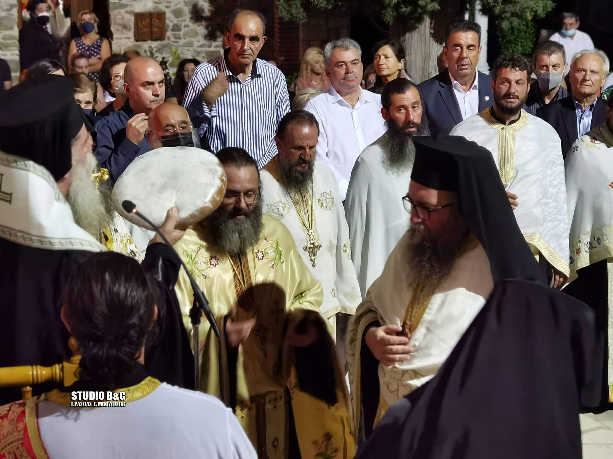 Αρχιερατικός Εσπερινός του Αγίου Θεοδοσίου από τον Μητροπολίτη Άρτης ...