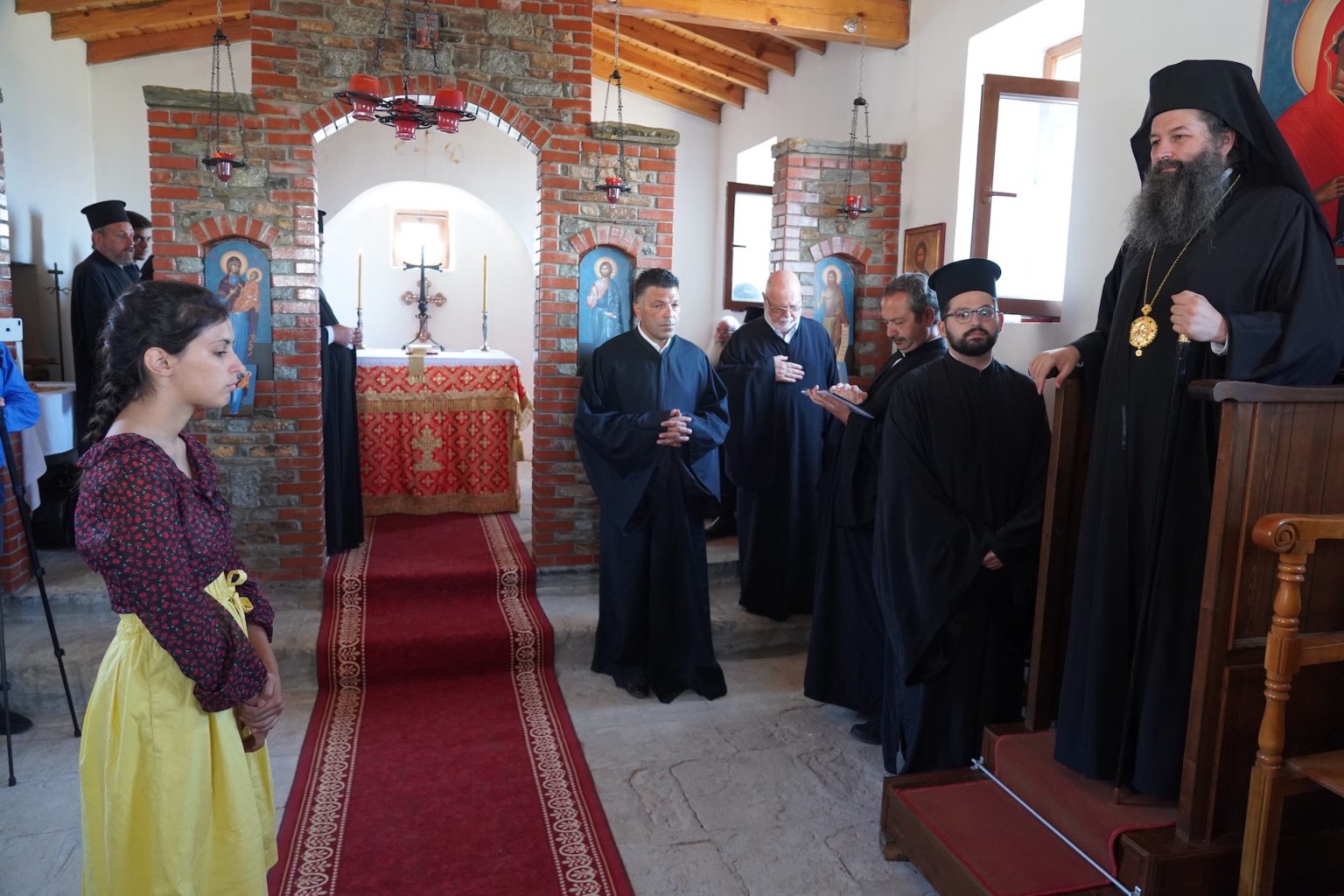 Ο Επίσκοπος Ιλίου στο εξωκλήσι του Αγίου Τρύφωνα Σχοινουδίου ...