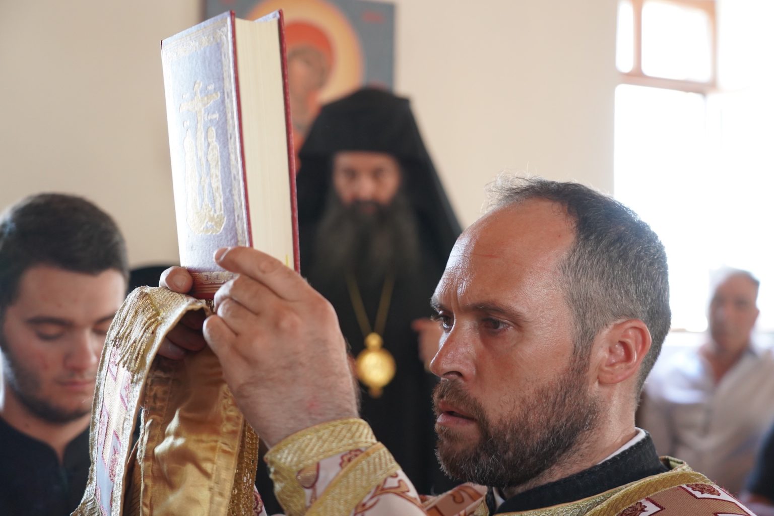 Ο Επίσκοπος Ιλίου στο εξωκλήσι του Αγίου Τρύφωνα Σχοινουδίου ...