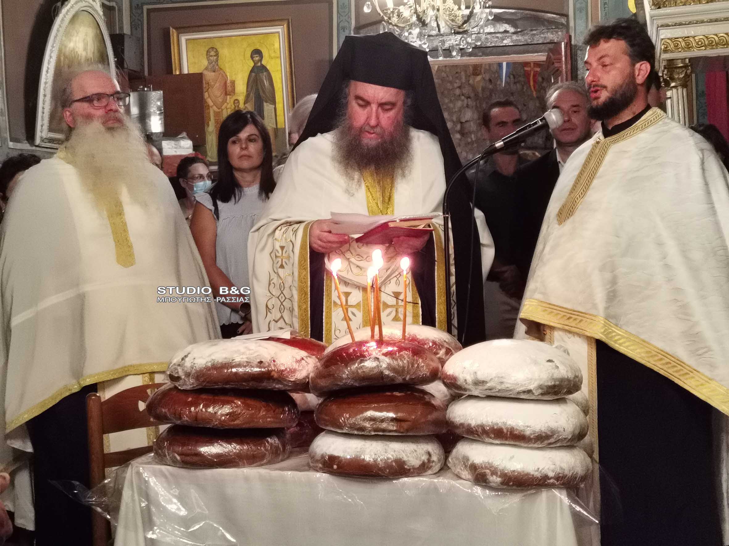 Εσπερινός Αγίας Σοφίας στο πανηγυρίζον ιστορικό εκκλησάκι του Ναυπλίου ...