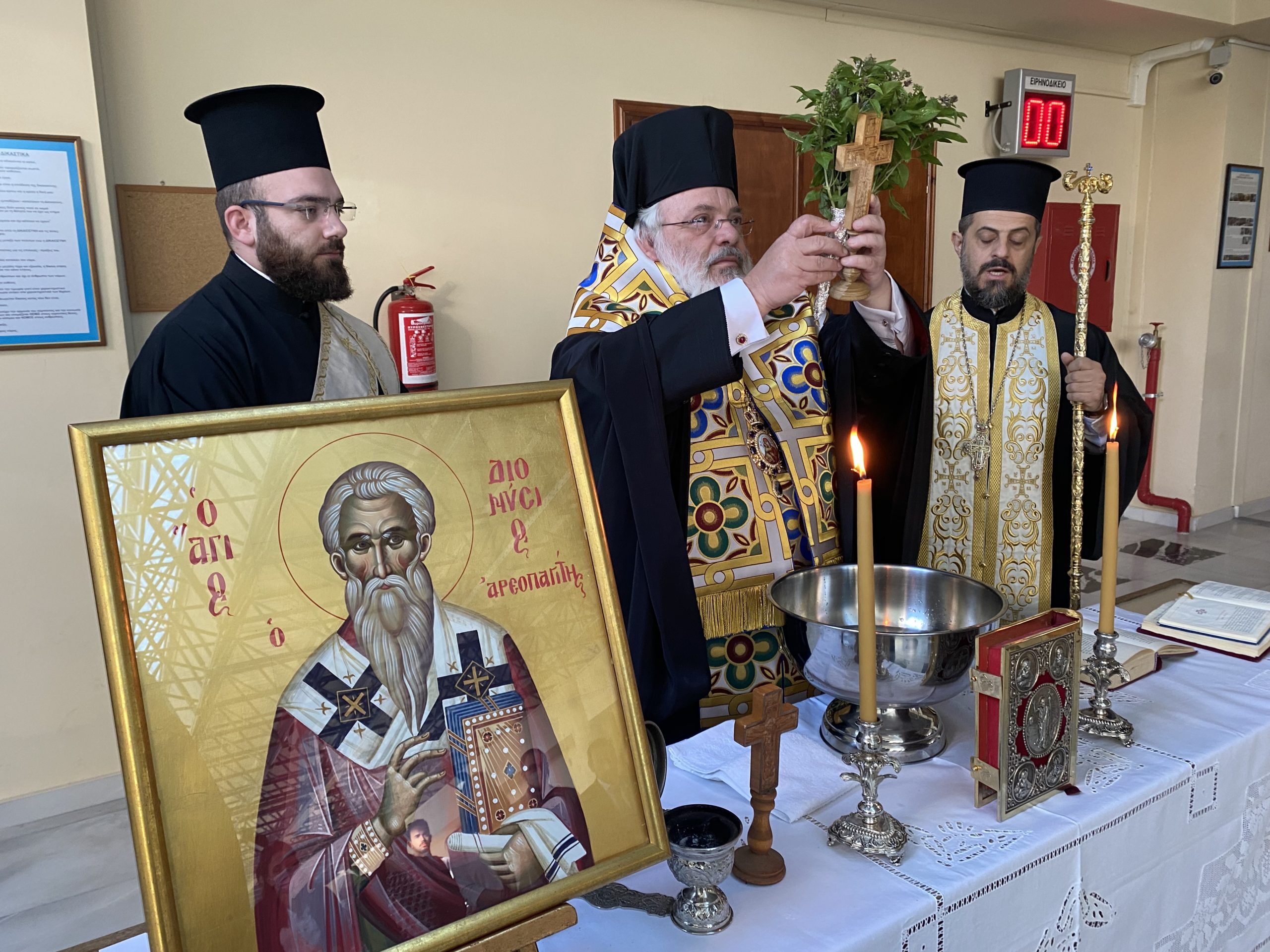 Αγιασμός στο Δικαστικό Μέγαρο Ορεστιάδος από τον Μητροπολίτη ...