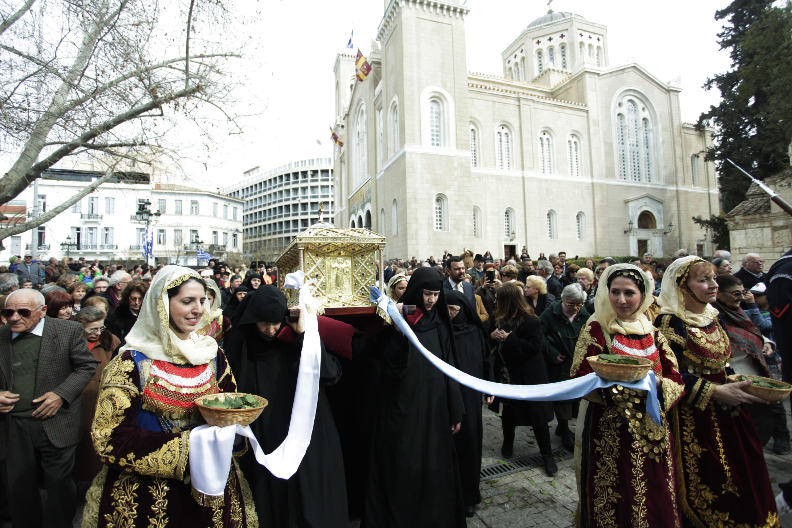 430 χρόνια μετά, η Φιλοθέη υποδέχεται το Ιερό Σκήνωμα της Αγίας ...