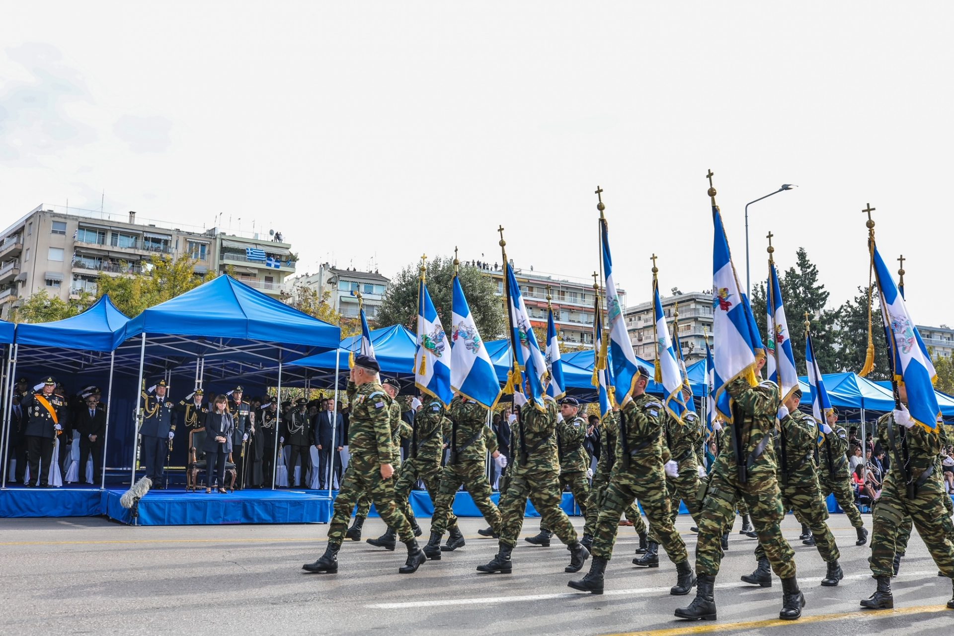 Μηνύματα εθνικής υπερηφάνειας από τον αιθέρα της Θεσσαλονίκης σε όλο ...
