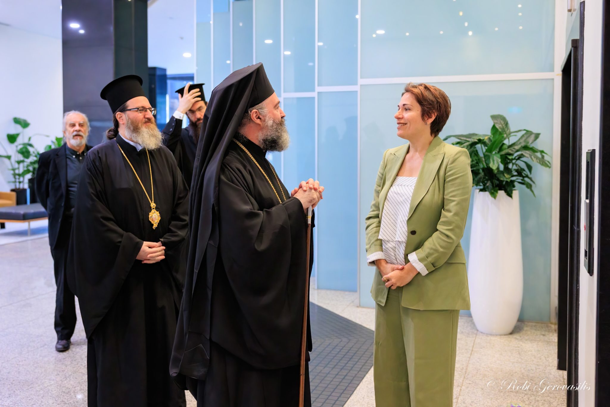 Ο Αρχιεπίσκοπος Αυστραλίας στο Ελληνικό Προξενείο Πέρθης και στο ...