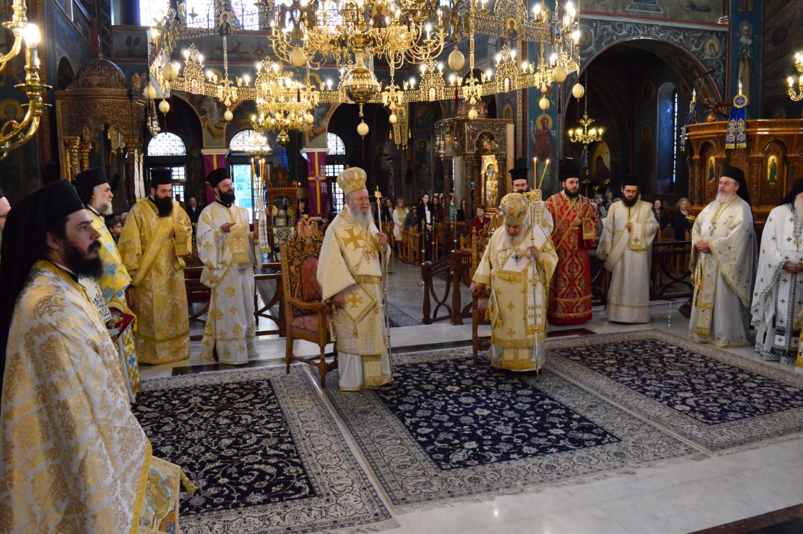 Αρχιερατική συγχοροστασία και συλλείτουργο στην πρώτη σύναξη των Αγίων ...