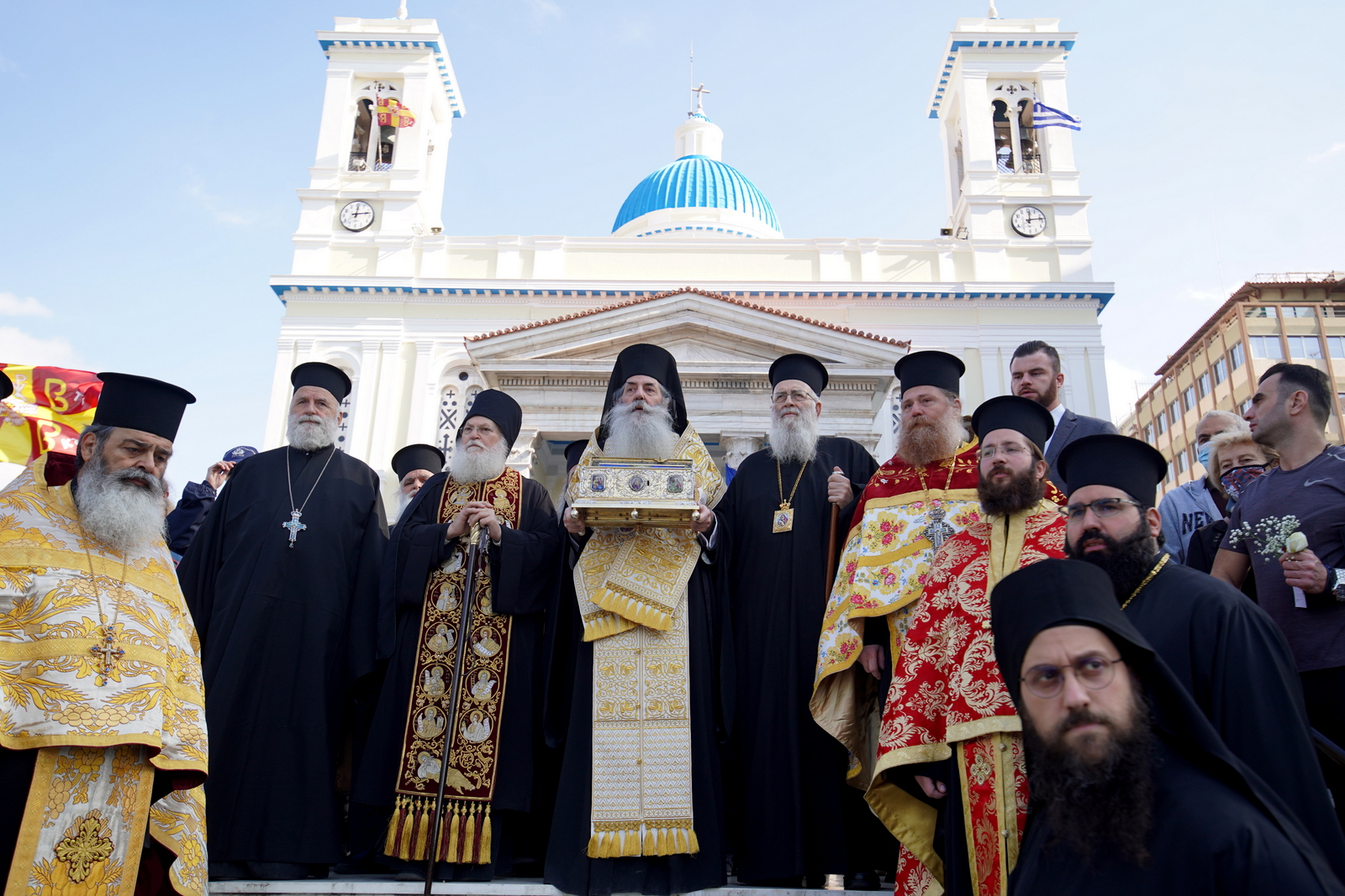 Η ευλογία της Αγίας Ζώνης της Θεοτόκου στον Πειραιά (ΗΧΗΤΙΚΟ ...