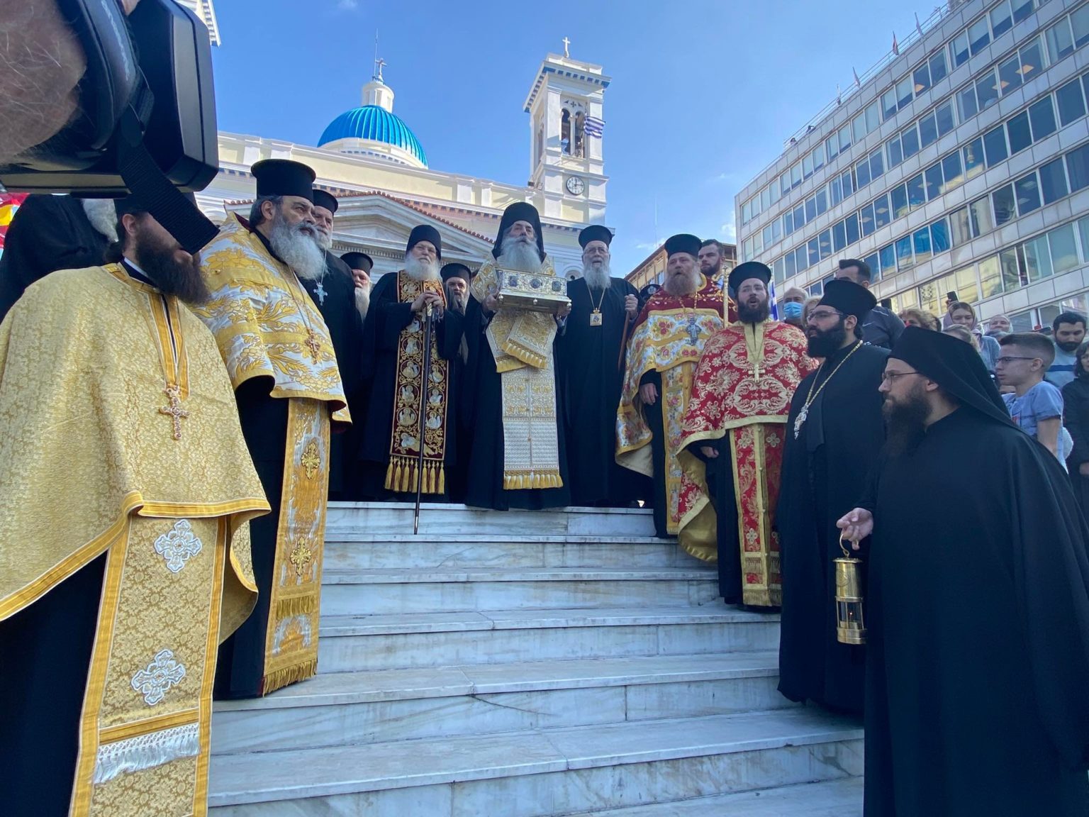 Tens of thousands venerate Holy Cincture of the Theotokos at St ...