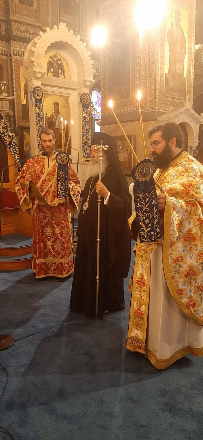 Πειραιάς: Ο Μητροπολίτης Ύδρας στη λιτανεία του Αγίου Νεομάρτυρος ...