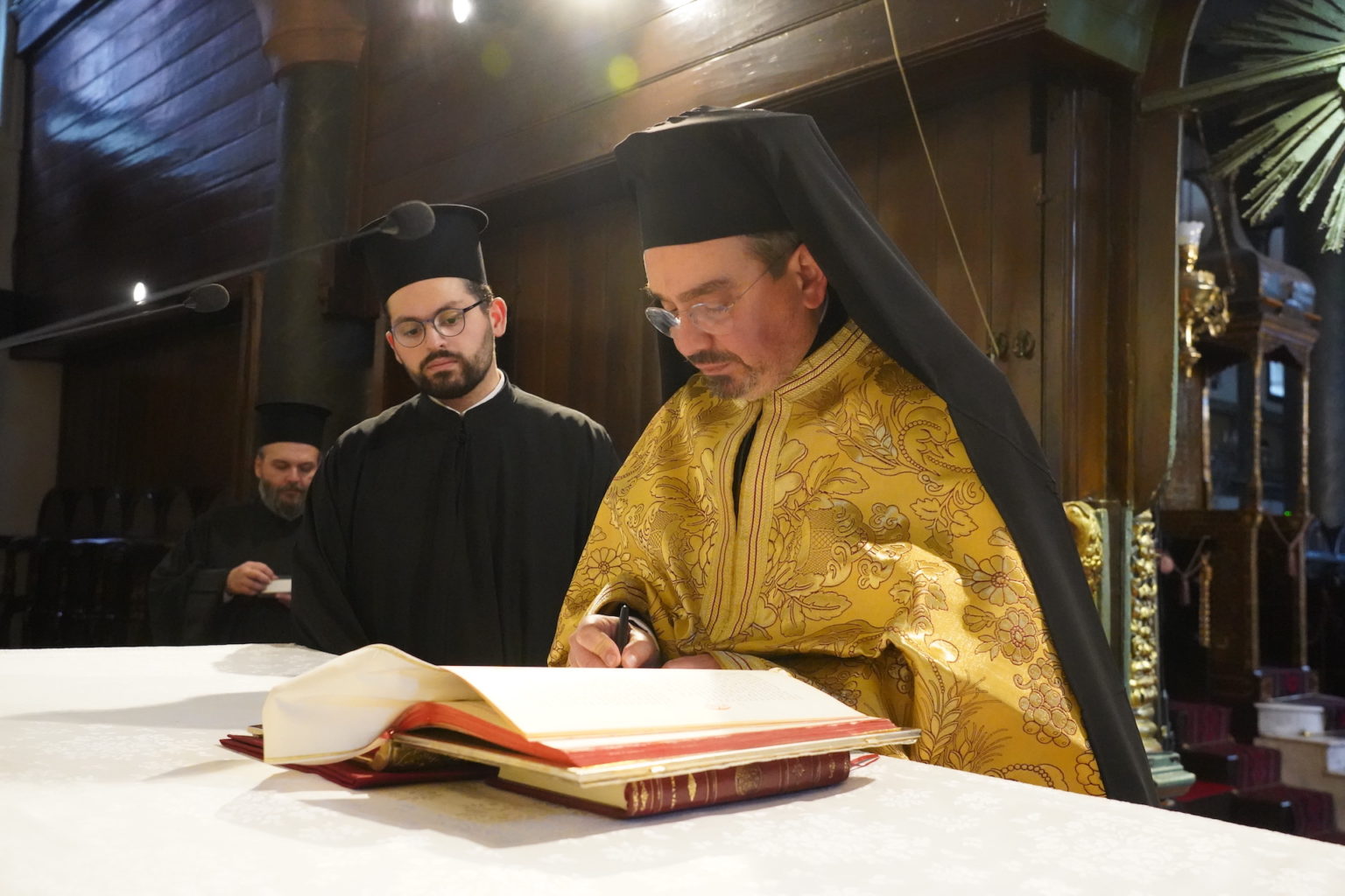 Ο Οικουμενικός Πατριάρχης συναντήθηκε με τους τρεις νέους βοηθούς ...