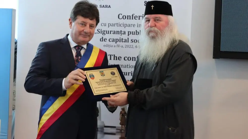 Mitropolitul Banatului a primit la Arad distincția de excelență „Investește în resursa umană ...