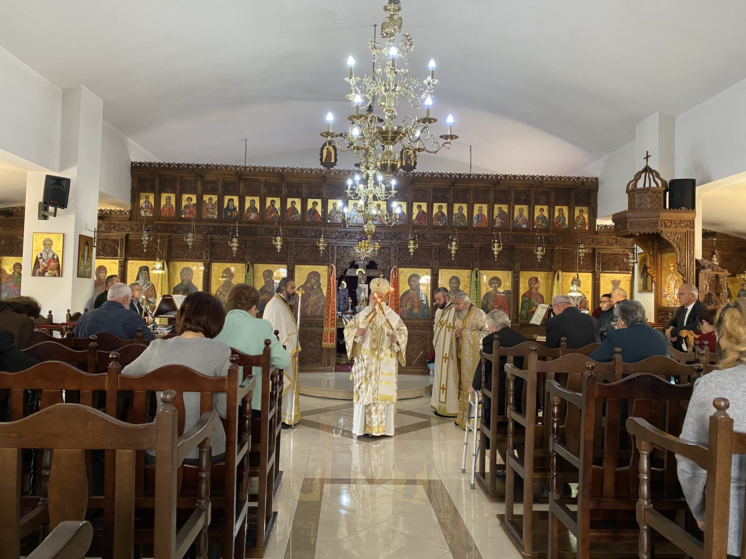 Φωτοστιγμές από την Θεία Λειτουργία Κυριακή ΙΓ' Λουκά στον Συνοικισμό ...