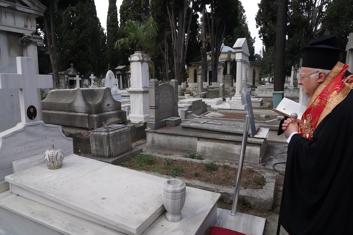 Πατριαρχικό Τρισάγιο για τον αείμνηστο Μητροπολίτη Τυάνων - Ορθοδοξία ...